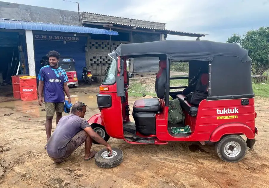 Sri Lanka Tuk Tuk Rental Guide: All You Need To Know! (2023)